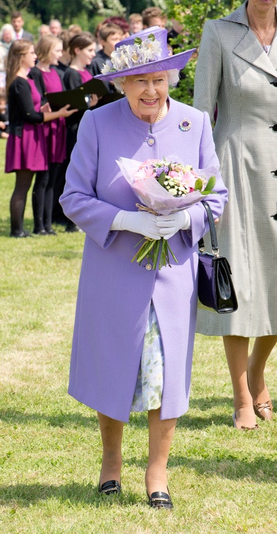 Queen-Elizabeth-colour-blocking-vogue-credit-Getty-Images-4 - 有線寬頻 i-CABLE