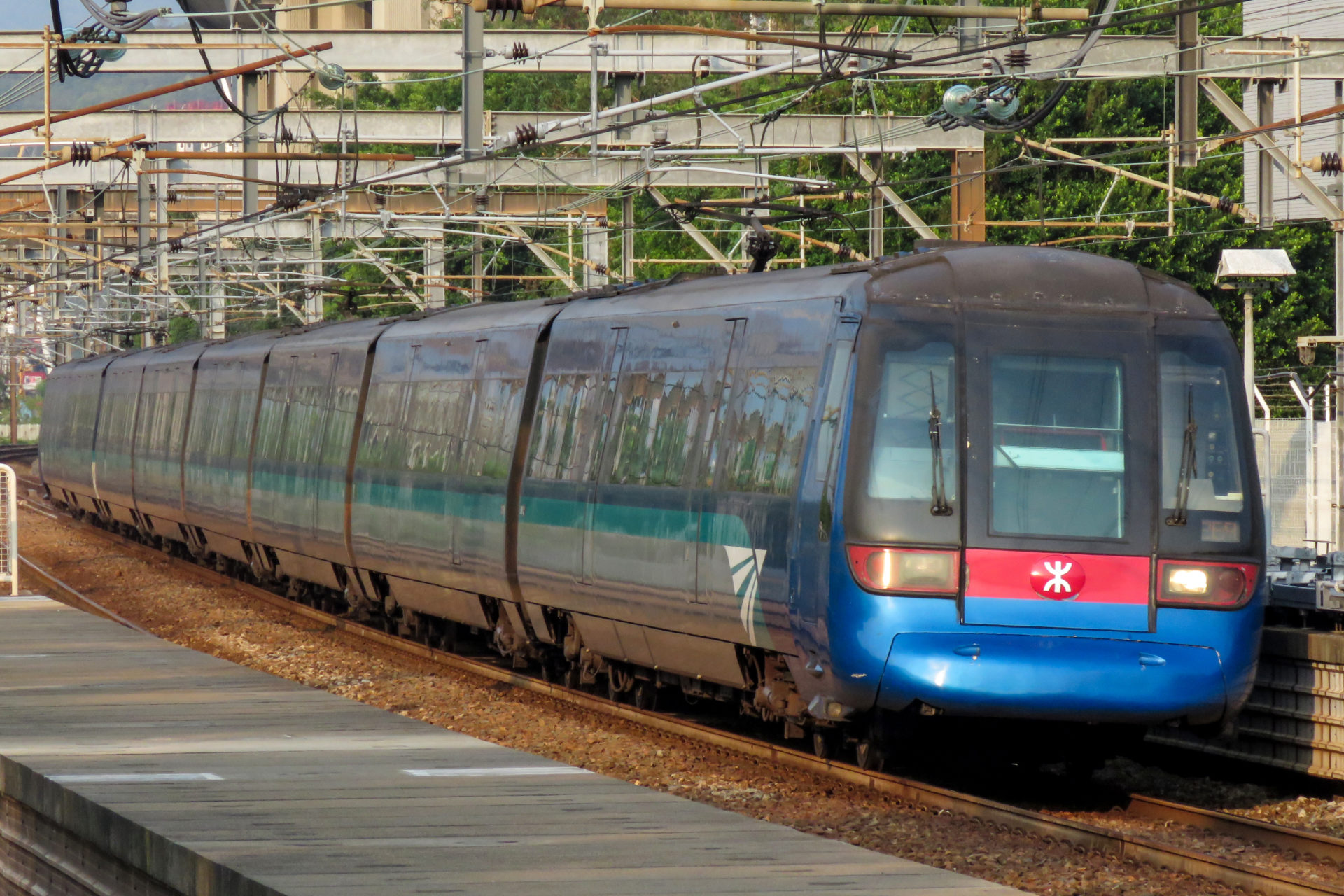 E109欣澳站通过 - 有線寬頻 i-CABLE